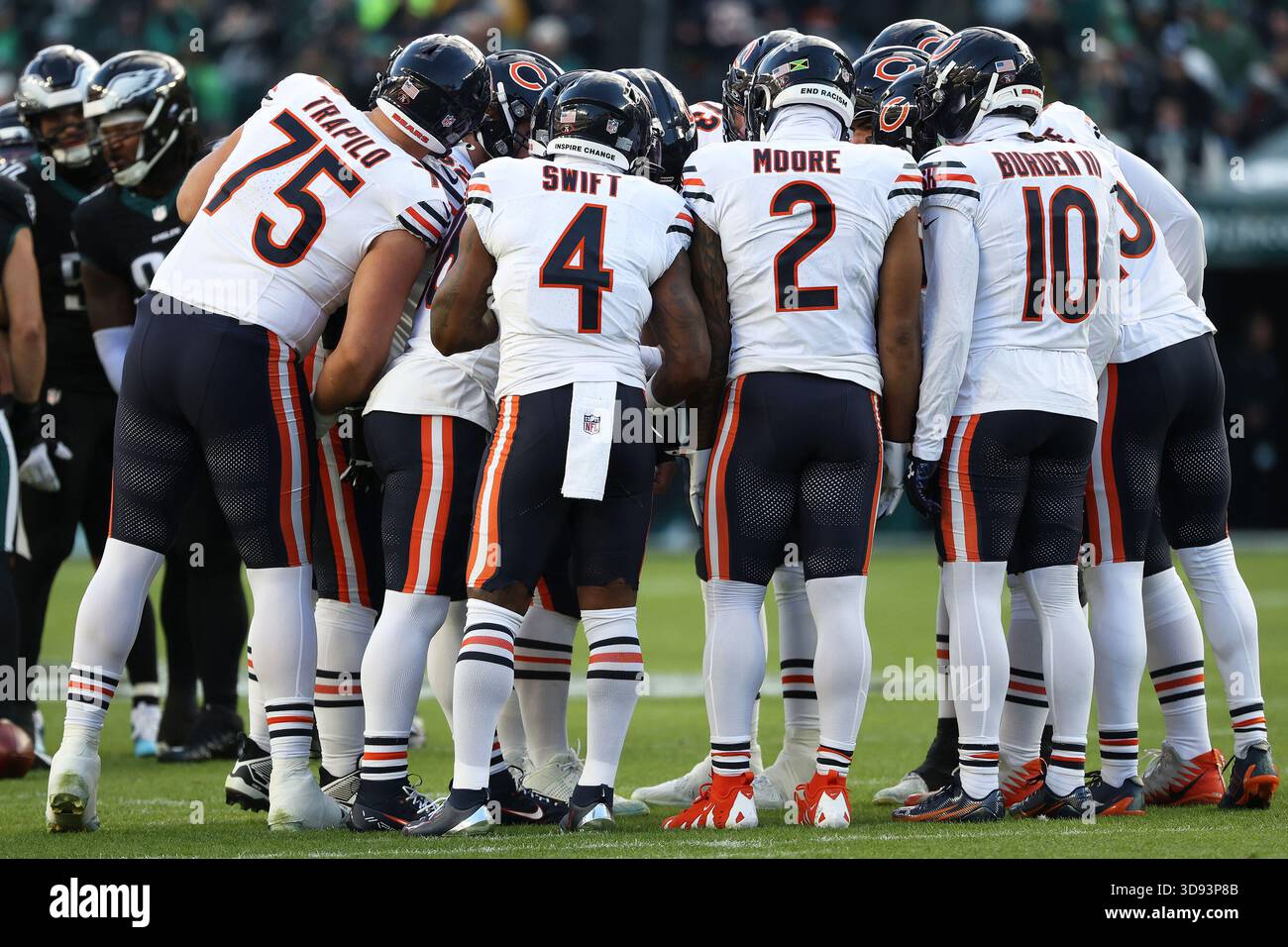 Chicago Bears players huddle up during an NFL football game against the ...
