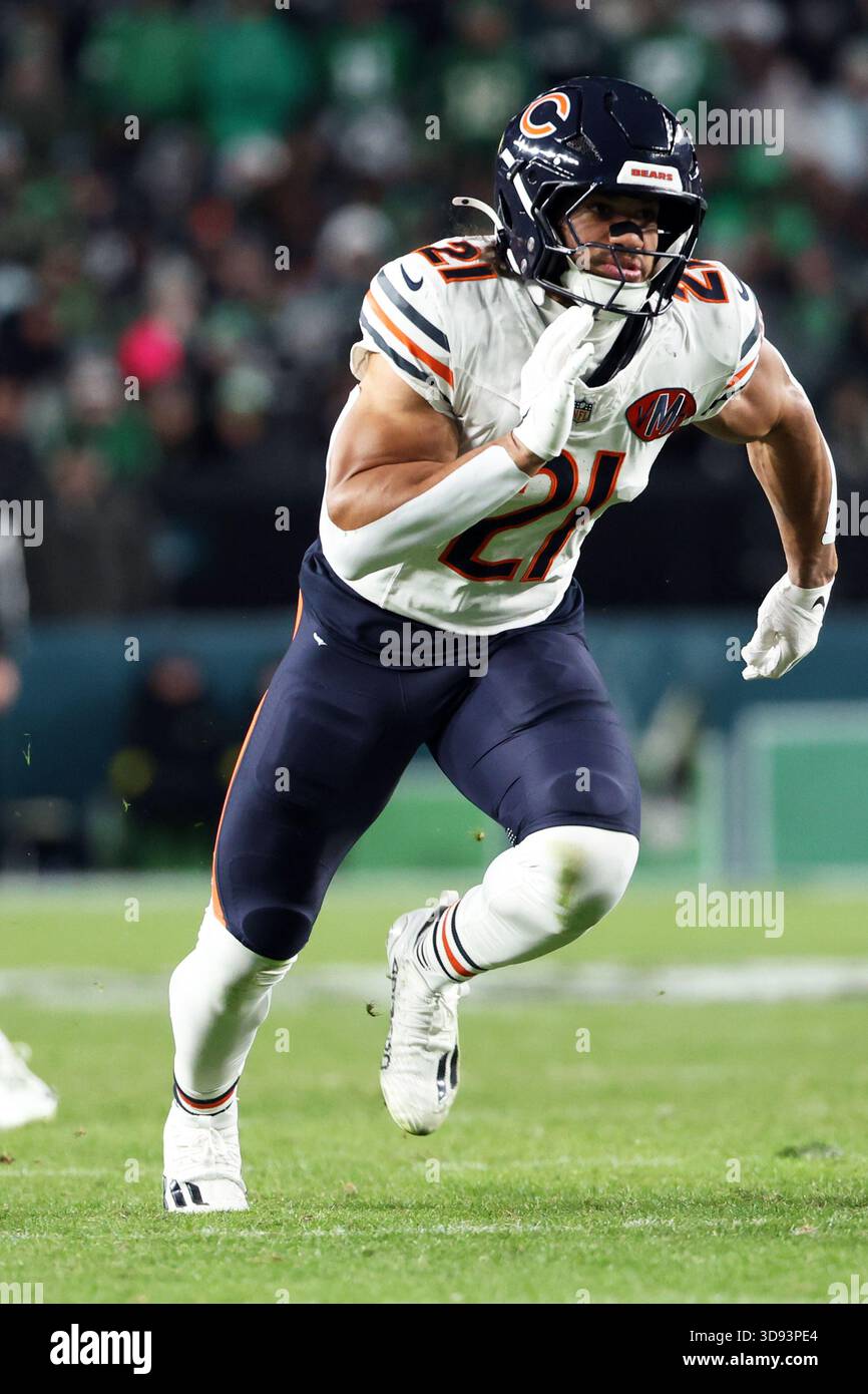 Chicago Bears running back Travis Homer (21) rushes during an NFL ...