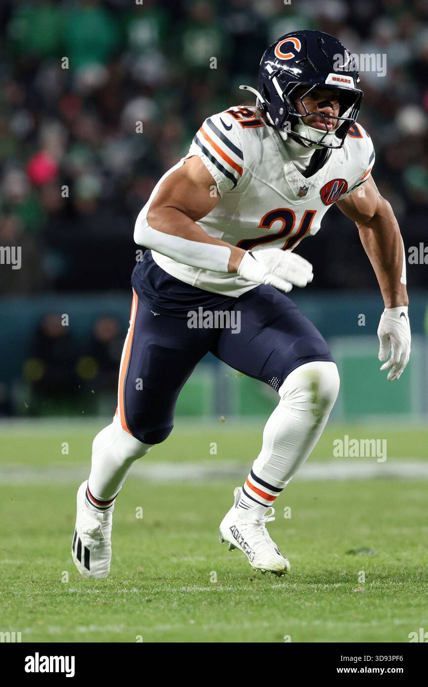 Chicago Bears running back Travis Homer (21) rushes during an NFL ...