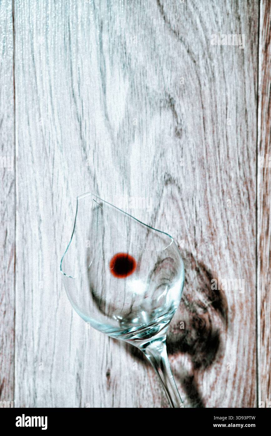 Broken wine glass still life hi-res stock photography and images - Alamy