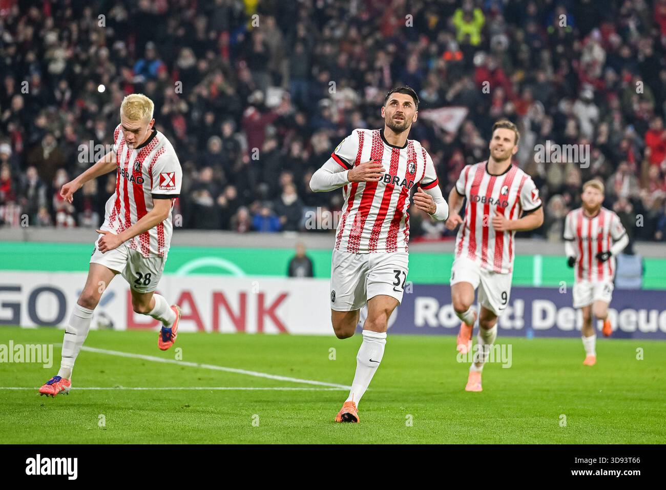 Celebration after goal [goal] for the 1:0 by Vincenzo Grifo (Freiburg ...