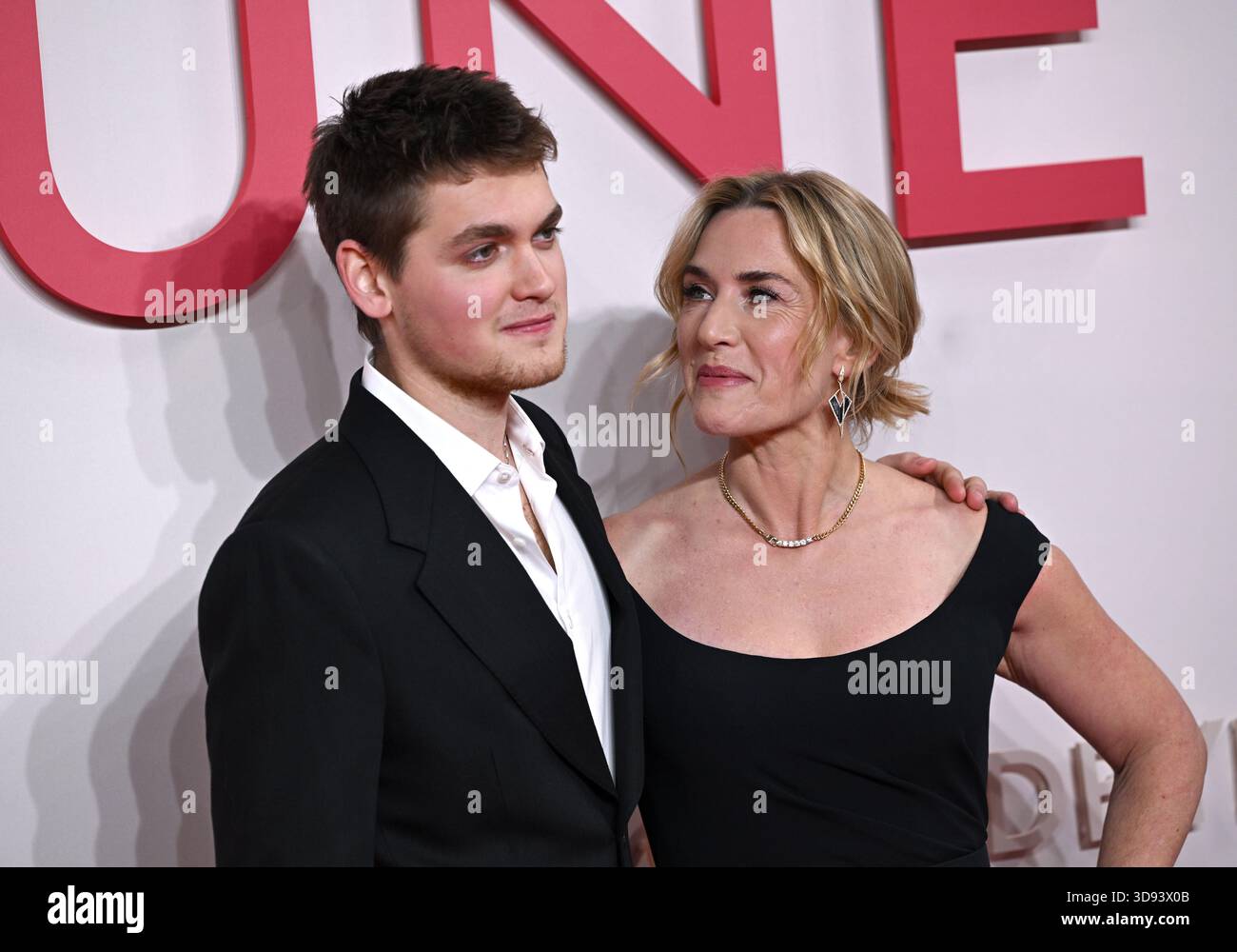 Kate winslet and son hi-res stock photography and images - Alamy