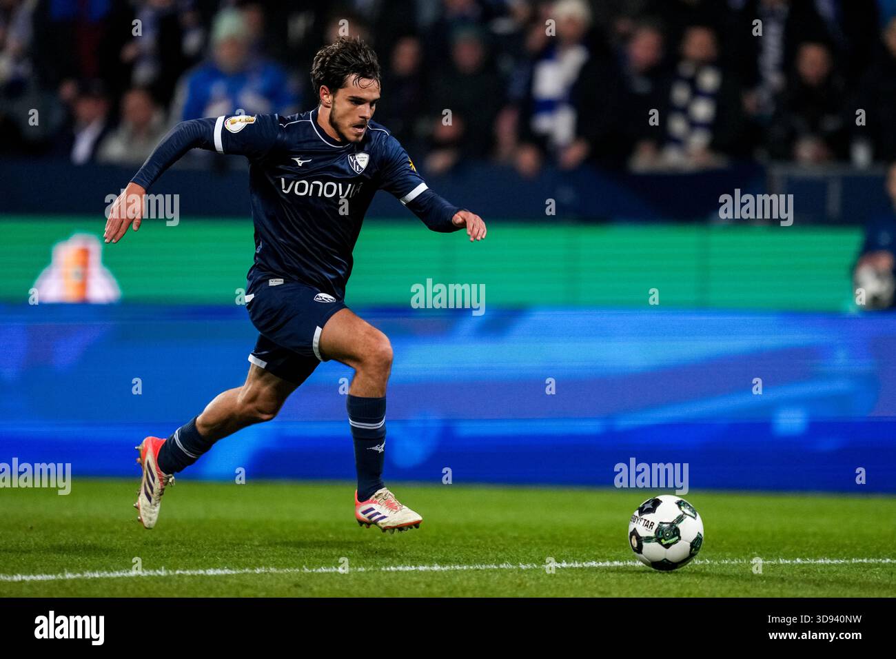 BOCHUM, GERMANY - DECEMBER 3: Kjell Watjen of VfL Bochum dribbles with ...