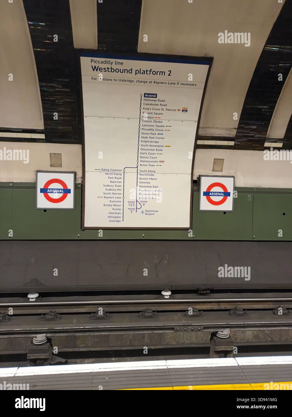 Piccadilly line stops hi-res stock photography and images - Alamy