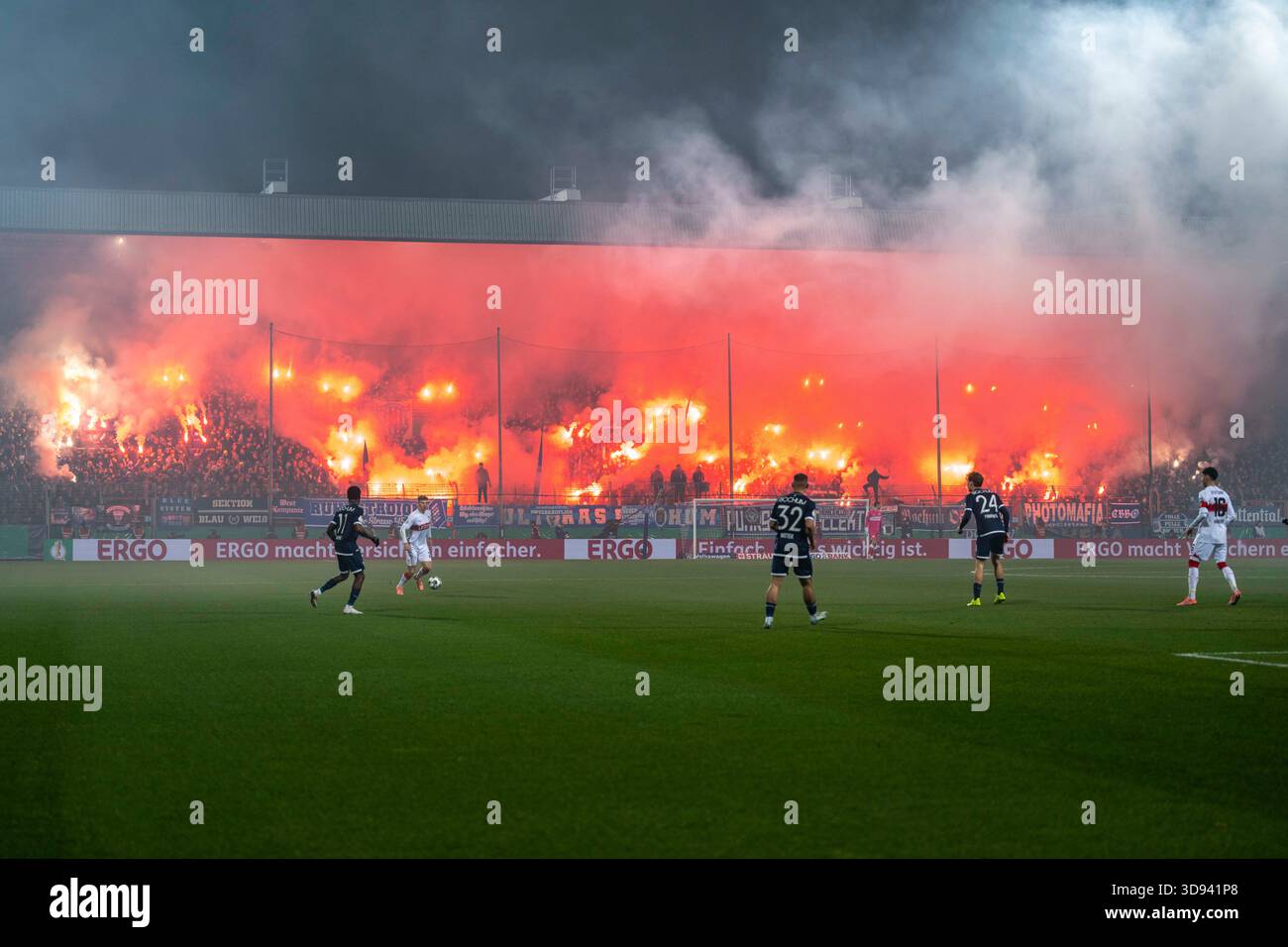 03 December 2025, North Rhine-Westphalia, Bochum: Soccer: DFB Cup, VfL ...