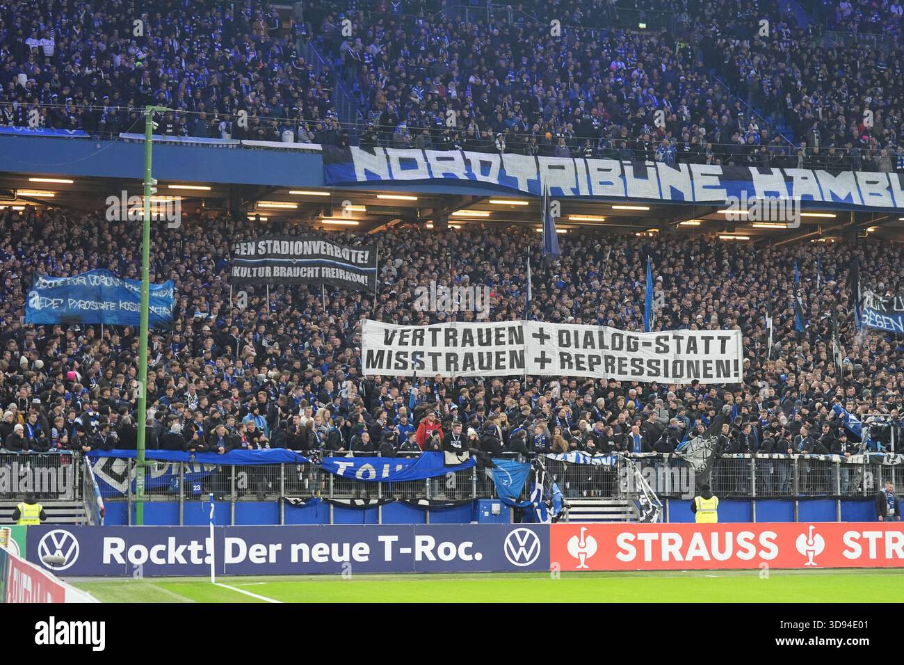 03 December 2025, Hamburg: Soccer: DFB Cup, Hamburger SV - Holstein ...