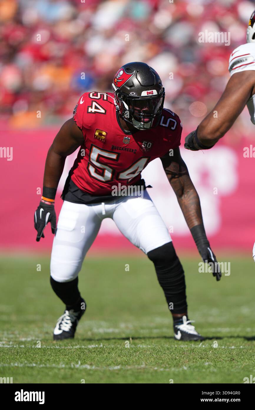 Tampa Bay Buccaneers outside linebacker Lavonte David (54) rushes the ...