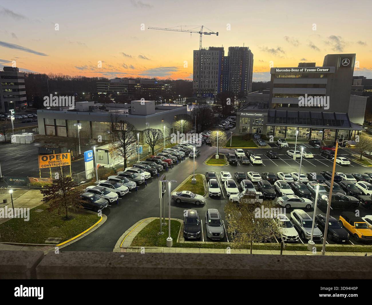 Sonnenuntergang im Vorort Tysons Corner - Washington 03.12.2025 ...