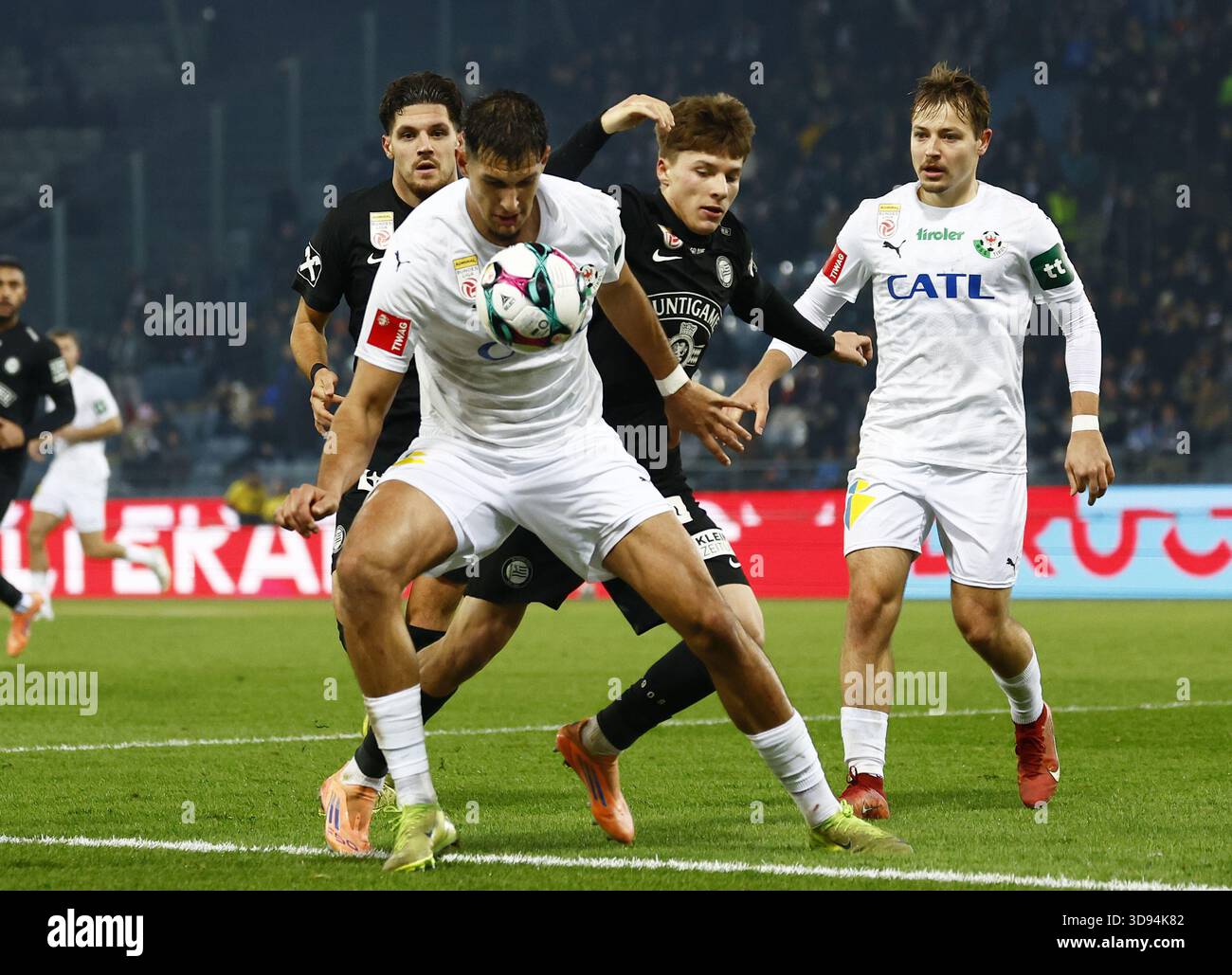ABD0113 20251203 - GRAZ - ÖSTERREICH: von links Emir Karic (Sturm Graz ...