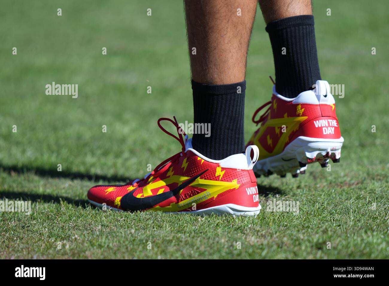 Tampa Bay Buccaneers linebacker Anthony Nelson (98) wears his shoes my ...