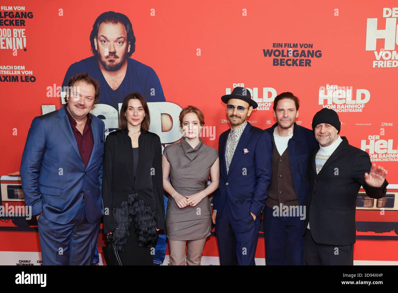 02.12.2025, Charly Huebner, Christiane Paul, Leonie Benesch, Leon ...