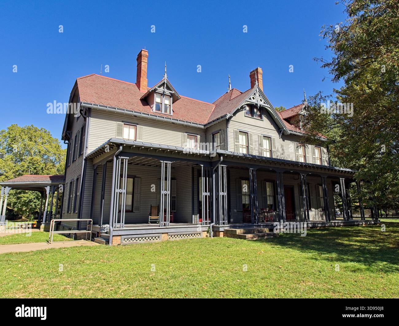Presidential Memorial Library and former home of 20th American ...