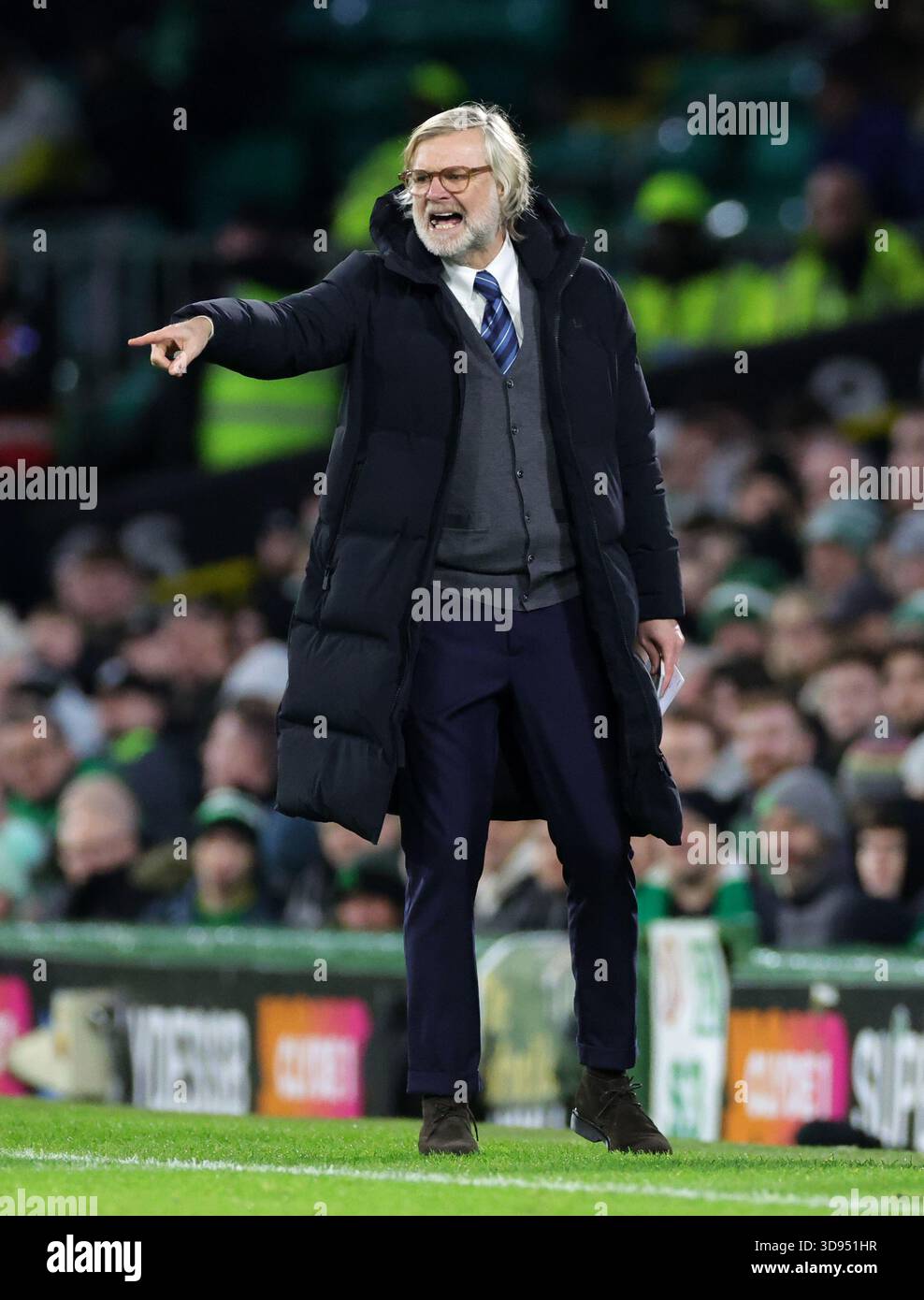 Dundee manager Steven Pressley on the touchline during the William Hill ...