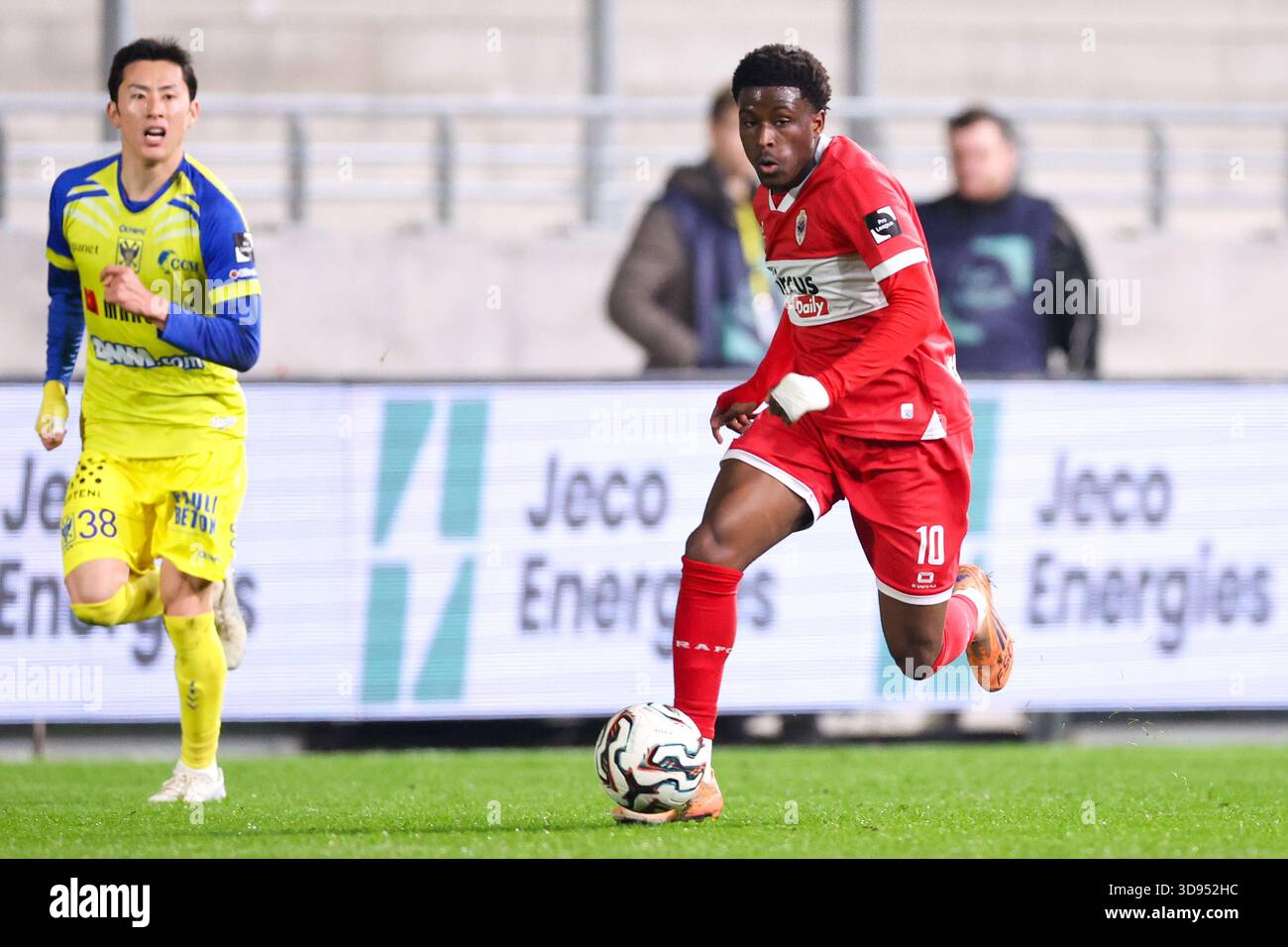 ANTWERPEN, BELGIUM - DECEMBER 3: Isaac Babadi of Royal Antwerp FC in ...
