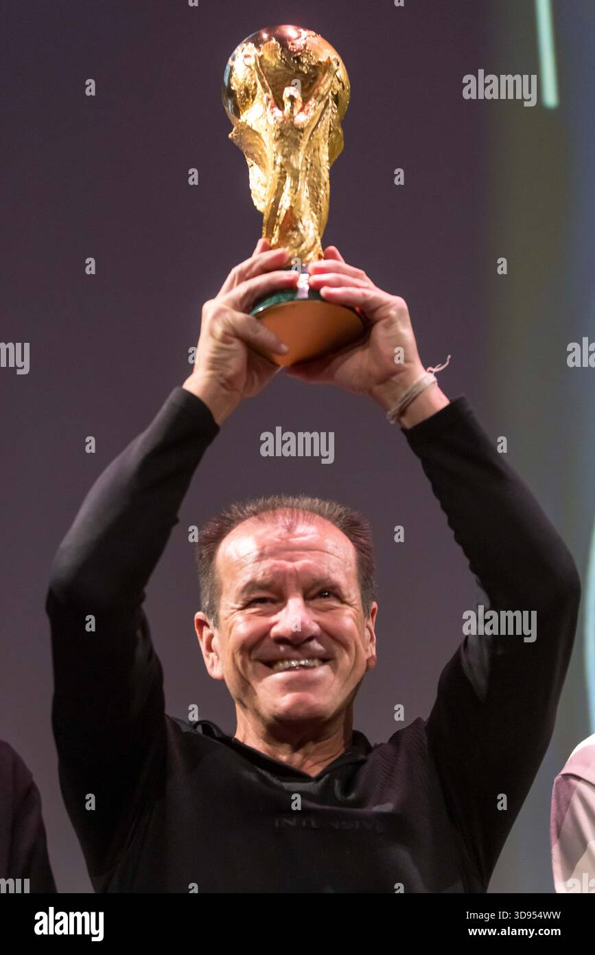 Dunga, captain of the Brazilian national team in the 1994 title, and ...