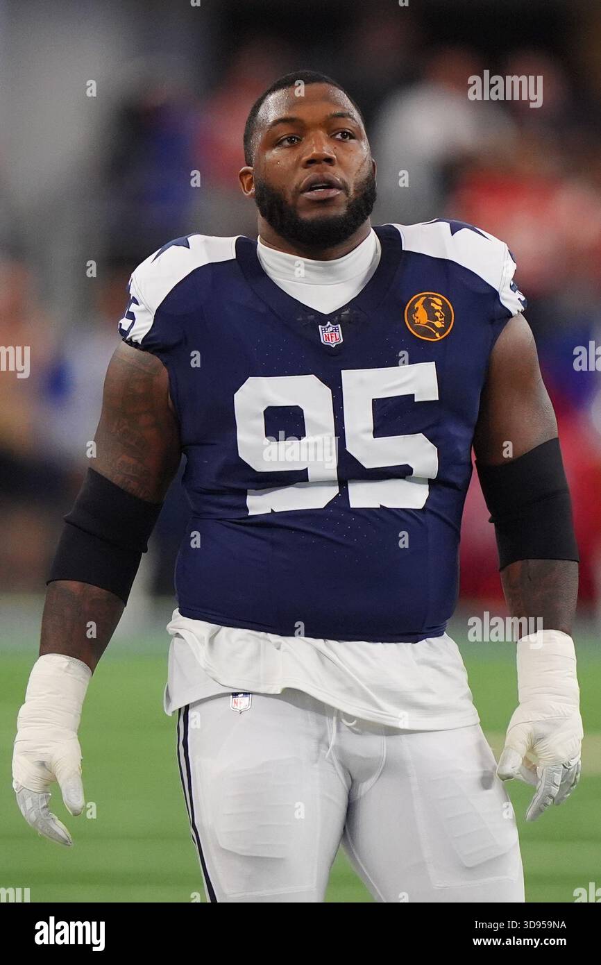Dallas Cowboys defensive tackle Kenny Clark (95) warms up before an NFL ...
