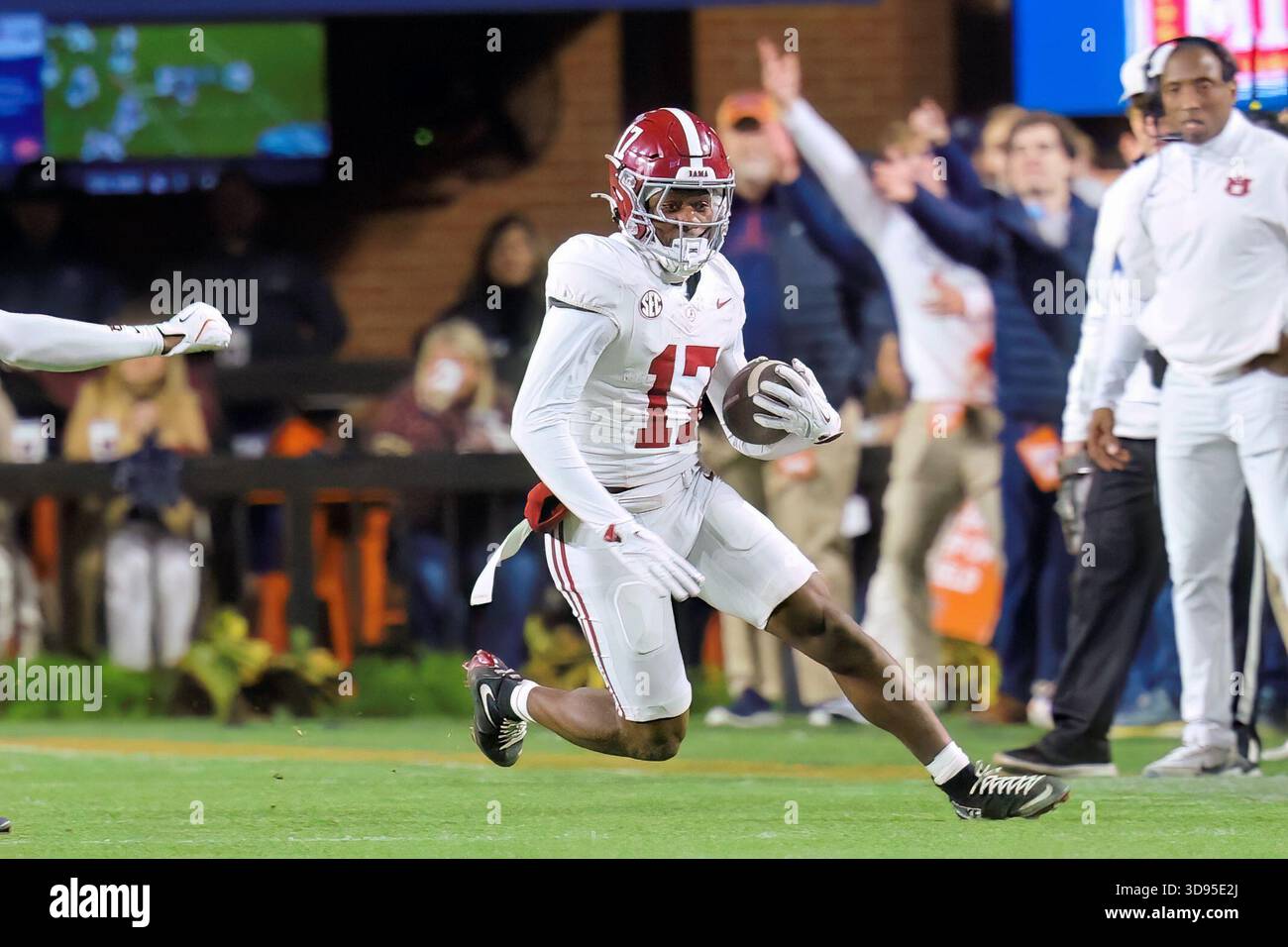 AUBURN, AL - NOVEMBER 29: Alabama Crimson Tide wide receiver Lotzeir ...