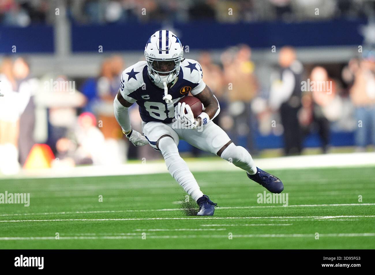 Dallas Cowboys wide receiver CeeDee Lamb (88) runs with the ball during ...
