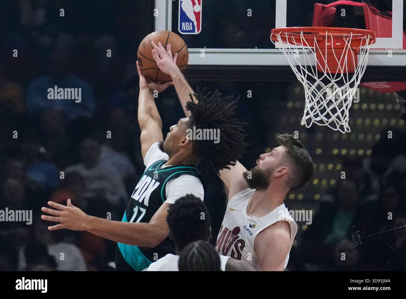 Portland Trail Blazers guard Shaedon Sharpe (17) shoots in front of ...