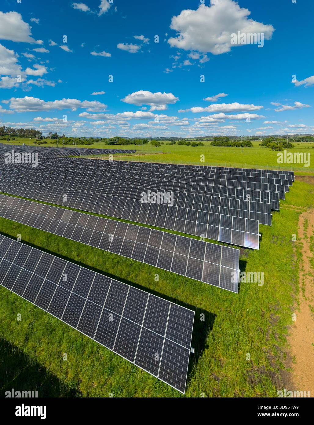 View private solar farm hi-res stock photography and images - Alamy