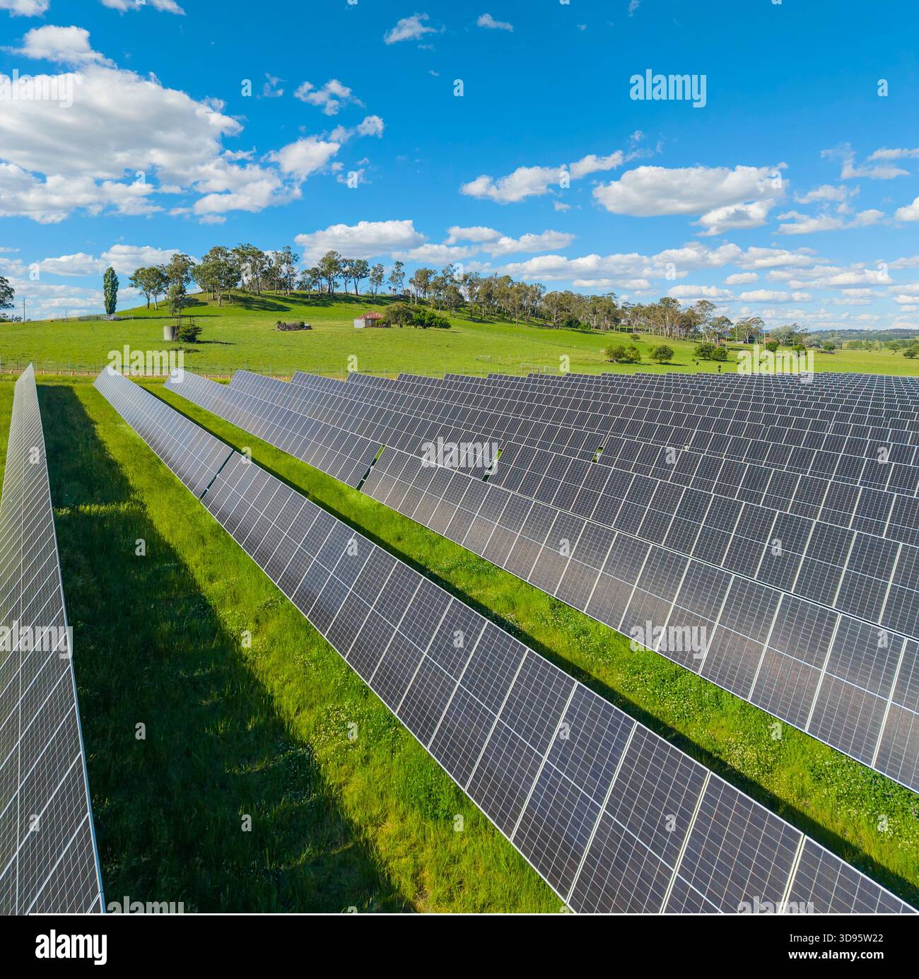 View private solar farm hi-res stock photography and images - Alamy