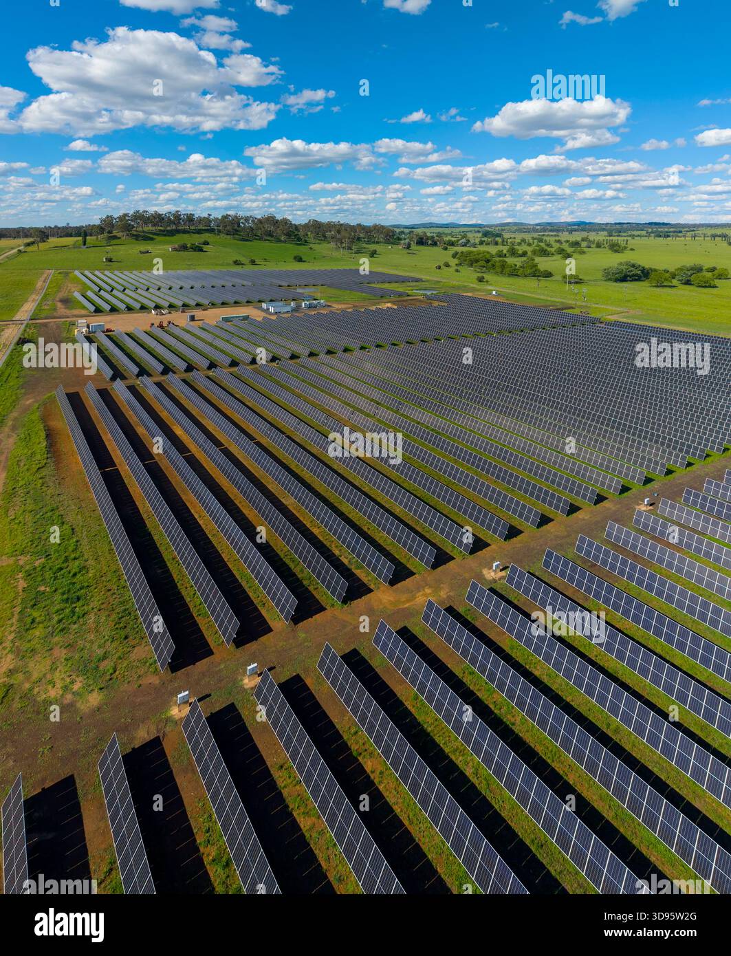 View private solar farm hi-res stock photography and images - Alamy