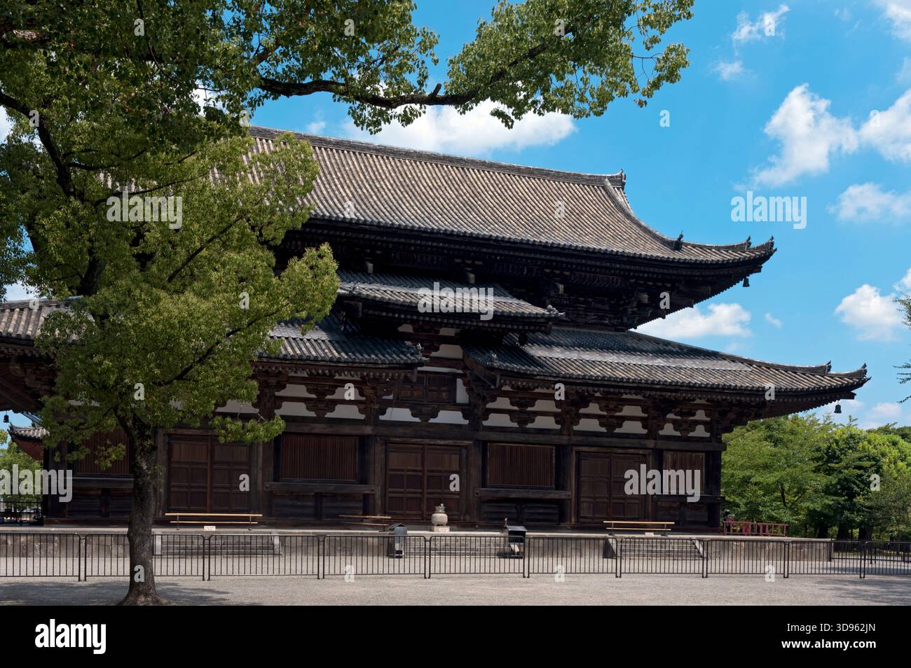 Kondo (金堂) Main Hall building at Toji Temple (東寺) is the temple's ...