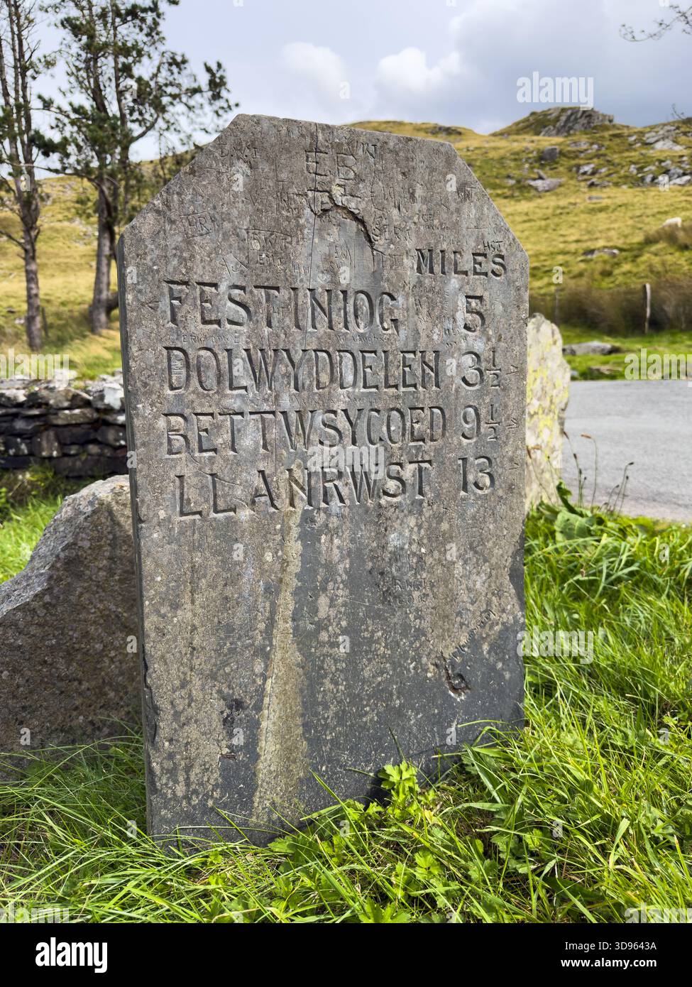 Distance marker on road hi-res stock photography and images - Alamy