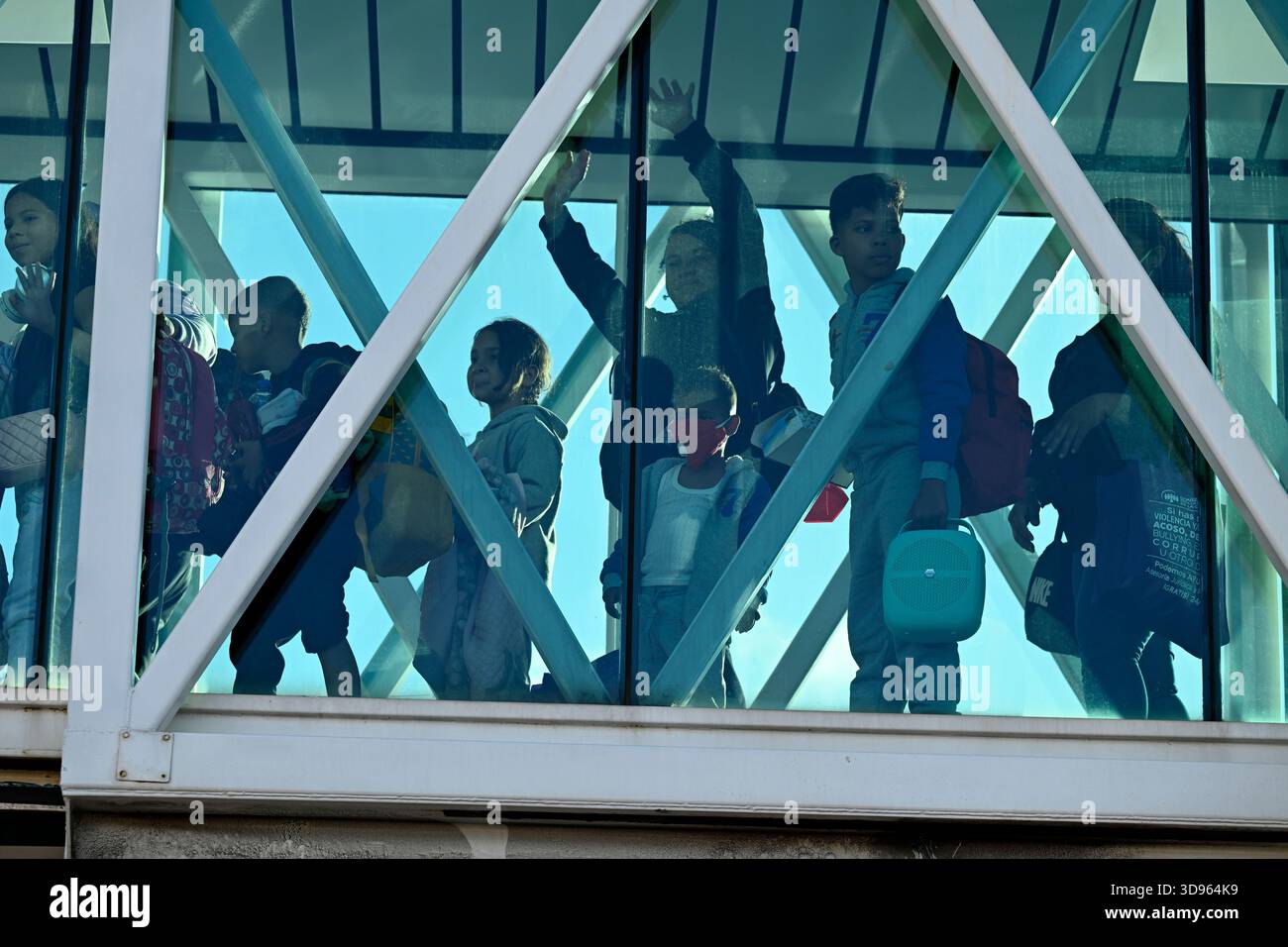 (251204) -- CARACAS, Dec. 4, 2025 (Xinhua) -- Migrants disembark from a ...
