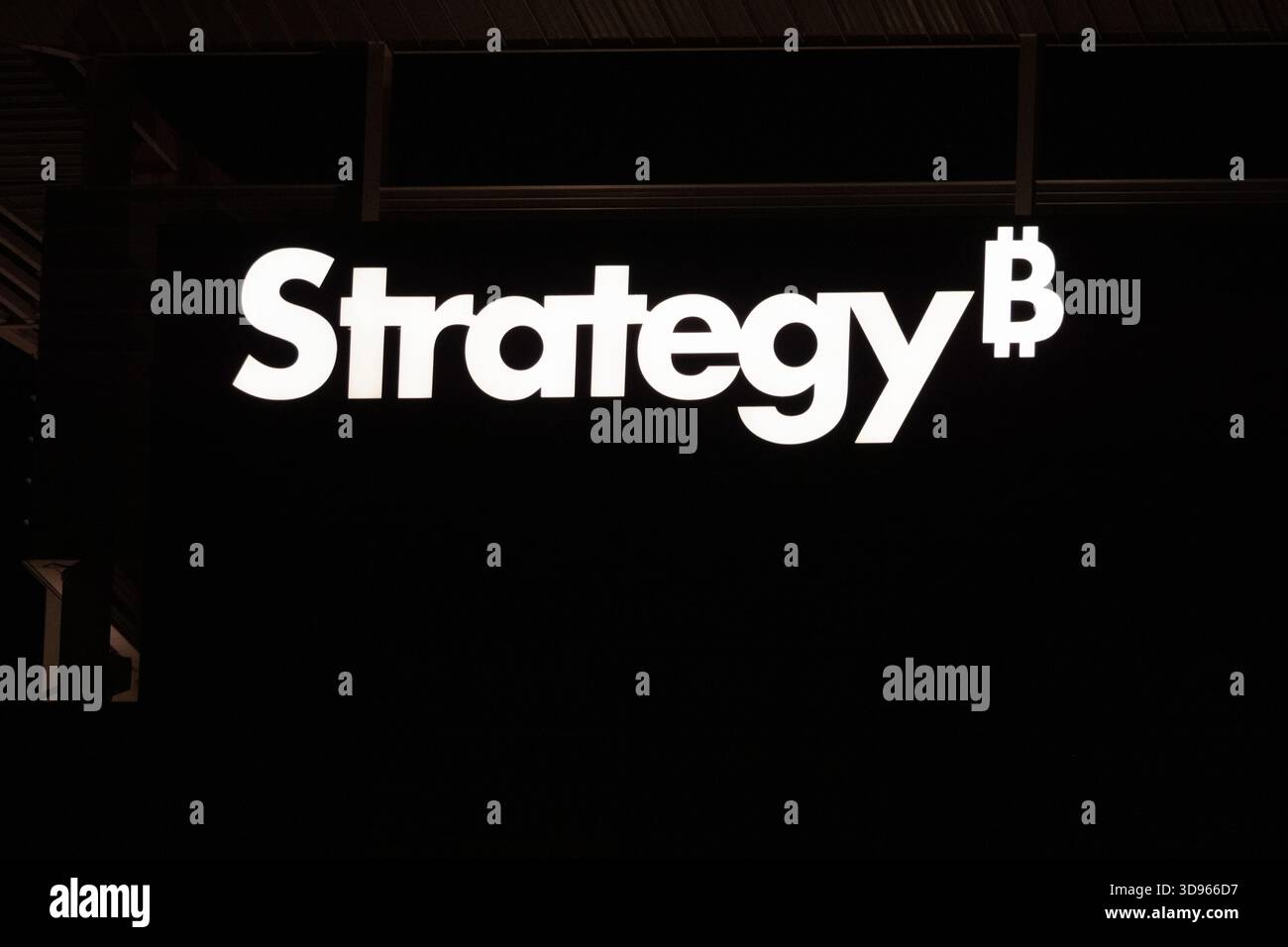 Strategy inc corporate logo hi-res stock photography and images - Alamy