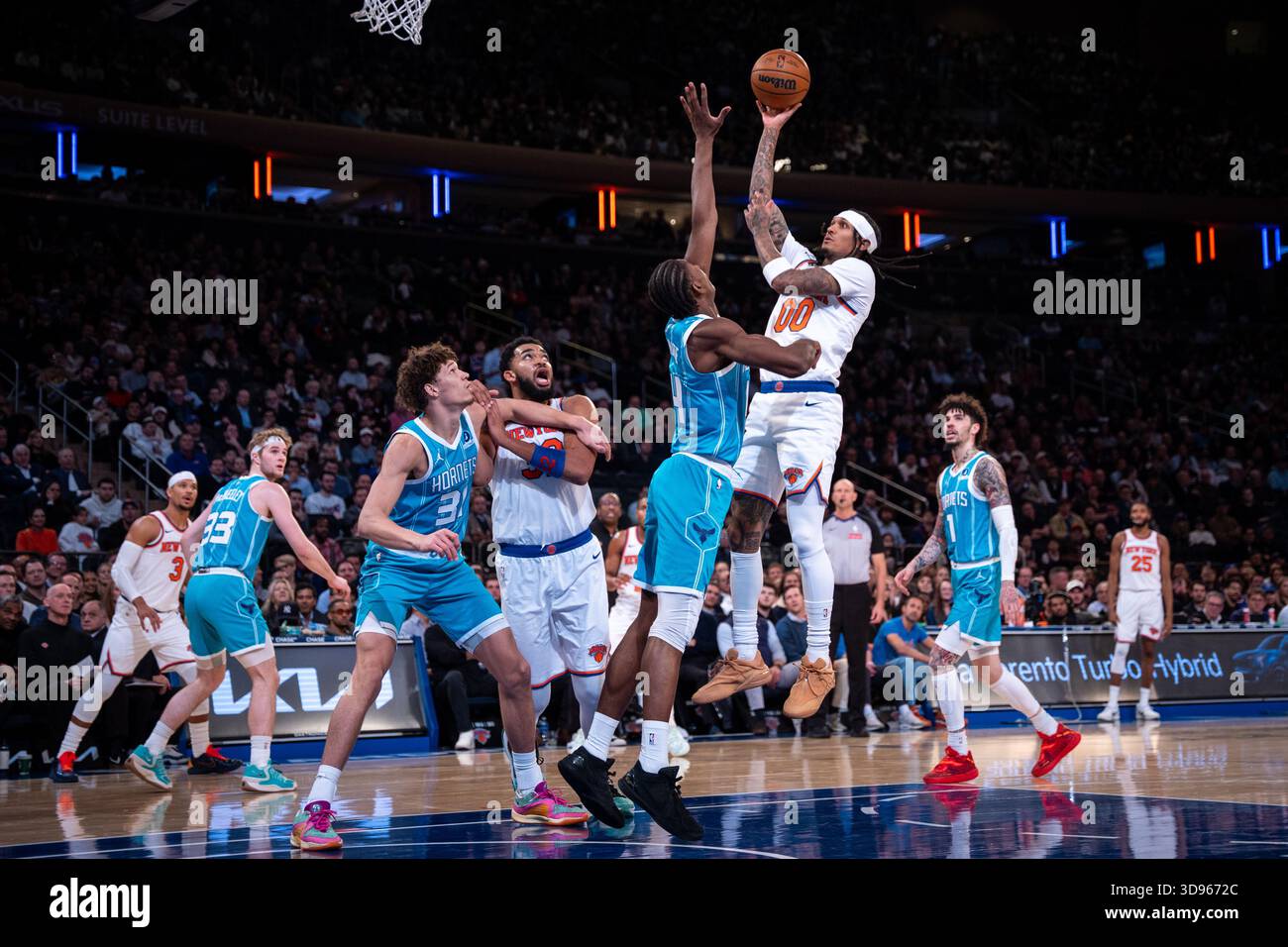 New York Knicks guard Jordan Clarkson (00) shoots a two-pointer during ...