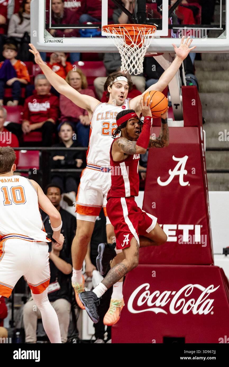 Clemson forward Carter Welling (22) defends Alabama guard Labaron ...
