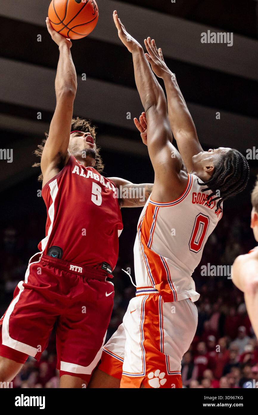 Alabama forward Amari Allen (5) shoots over Clemson forward RJ Godfrey ...