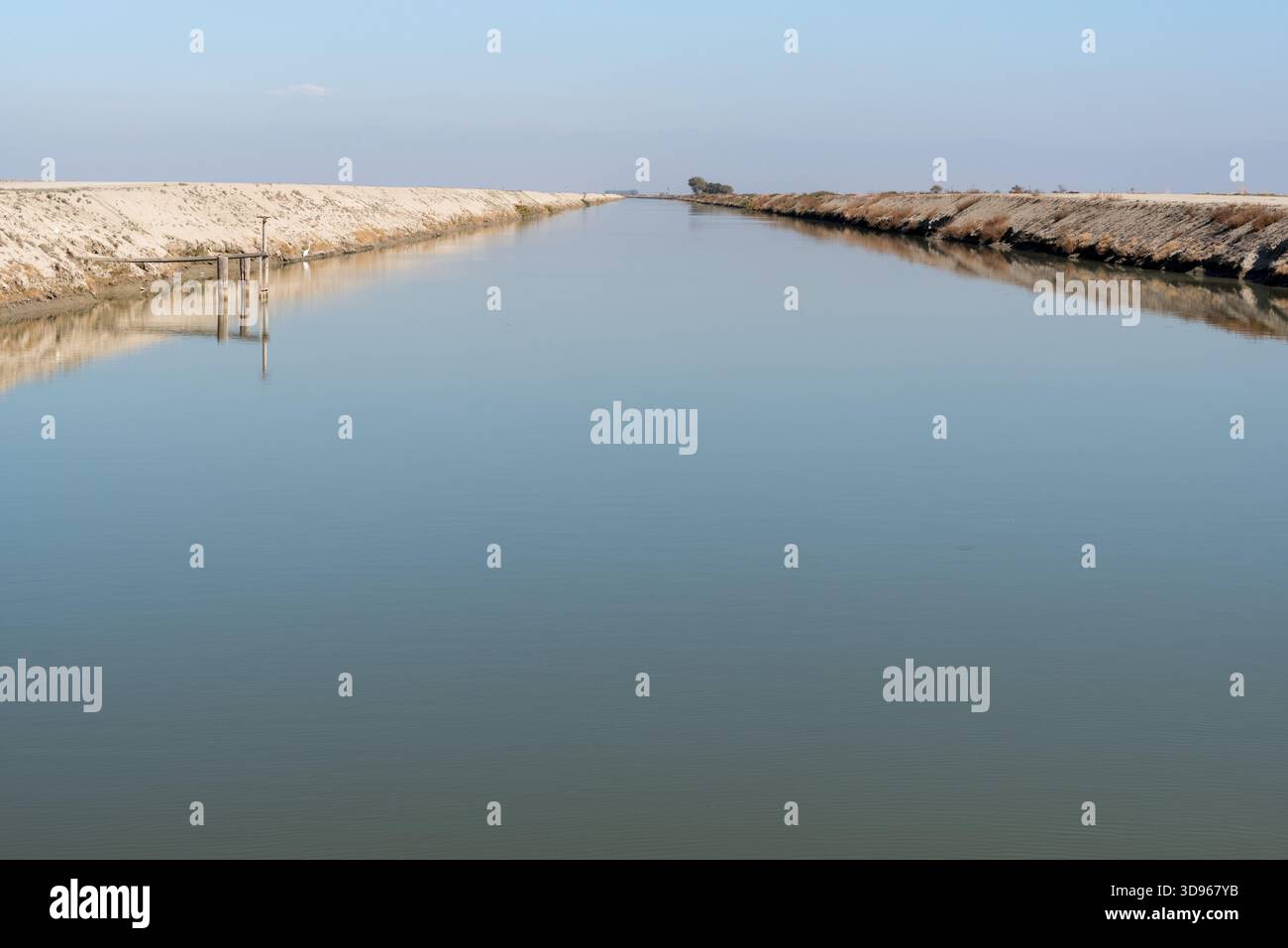 Homeland Canal in the San Juaquin Valley, California, USA Stock Photo ...