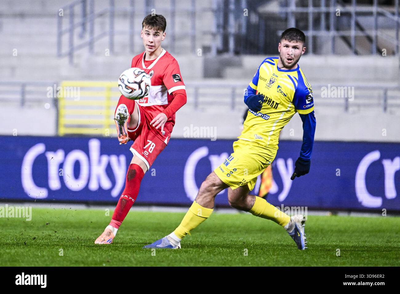 Antwerp's Xander Dierckx and STVV's Ryan Merlen pictured in action ...