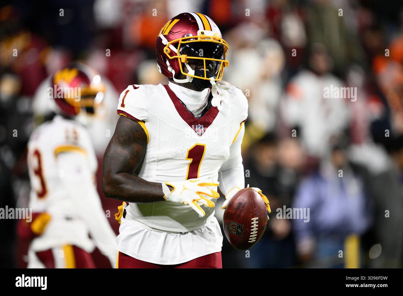 Washington Commanders wide receiver Deebo Samuel (1) warms up before an ...