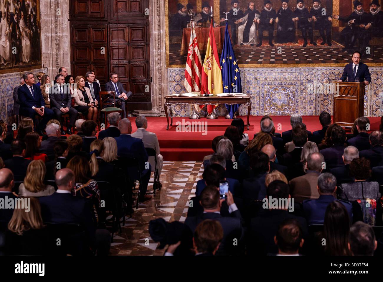 The president of the Generalitat Valenciana, Juanfran Pérez Llorca, and ...