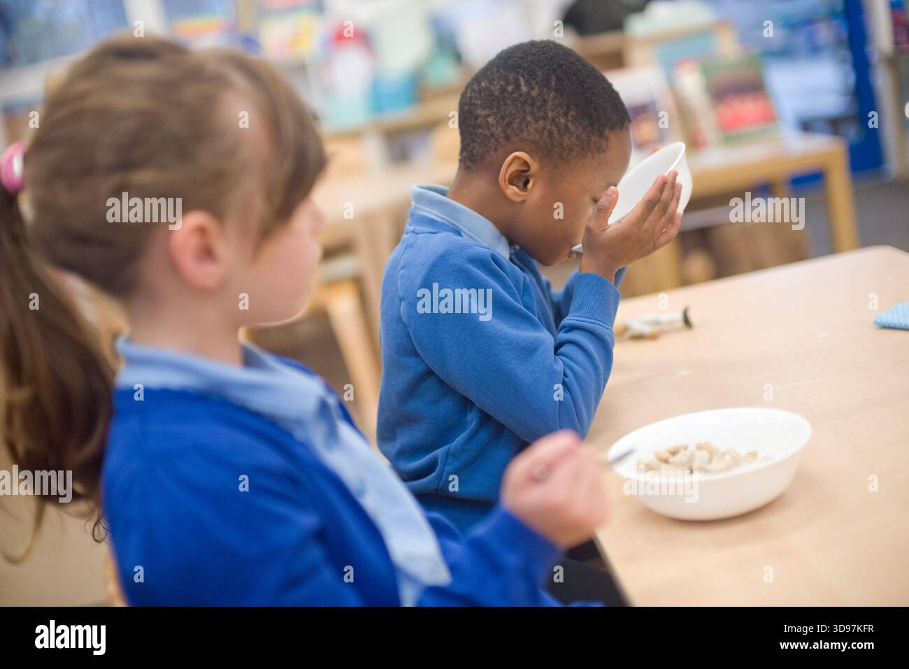 Primary school breakfast club hi-res stock photography and images - Alamy