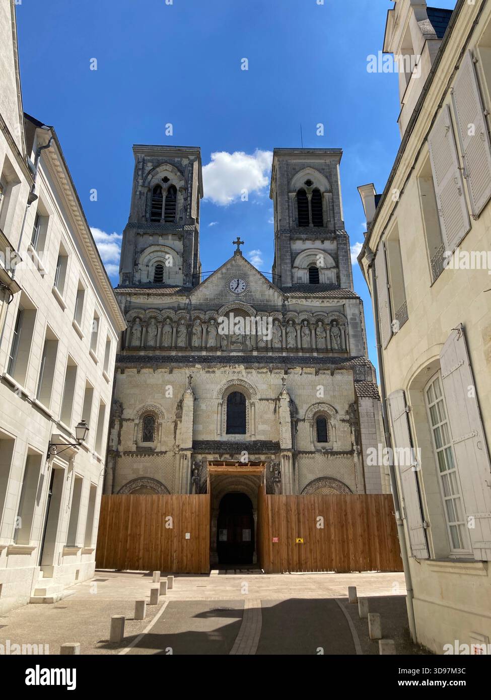 Chatellerault in France, architecture and street views. Buildings and ...