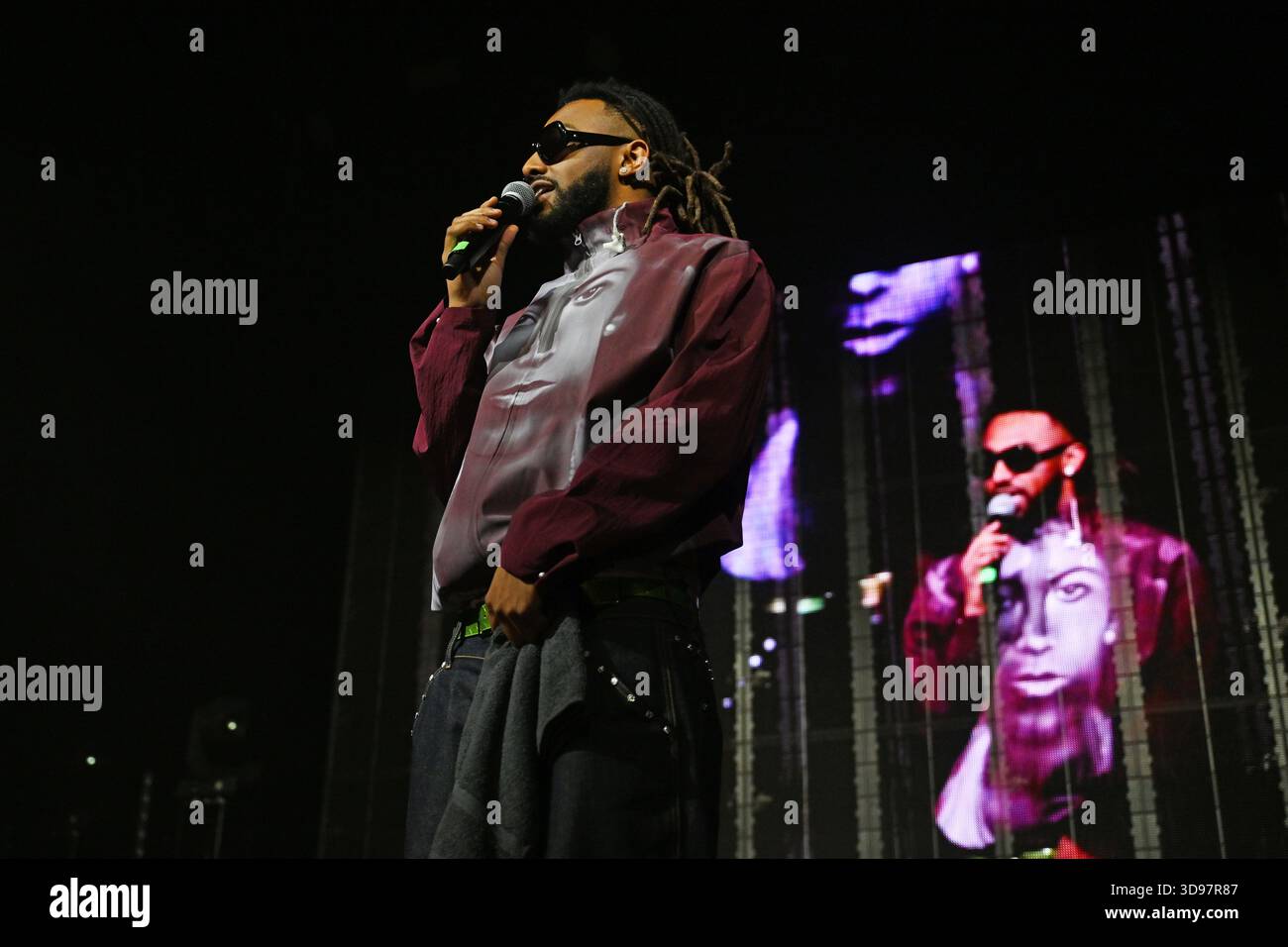 LONDON, ENGLAND - DECEMBER 03: Aminé (Adam Aminé Daniel) performing at ...