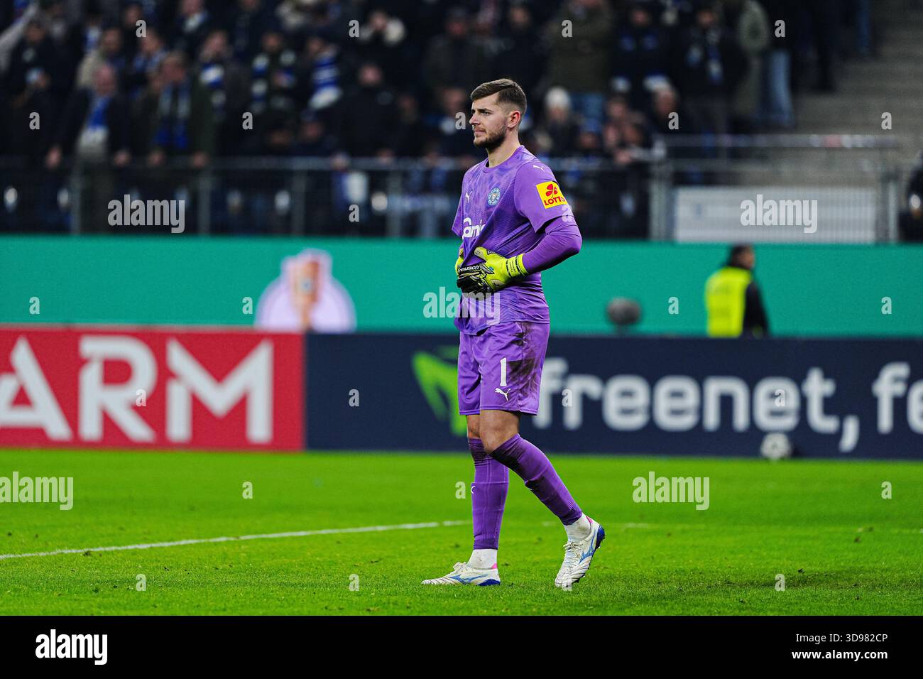 Timon Weiner (Holstein Kiel, #01) GER, Hamburger SV vs. Holstein Kiel ...