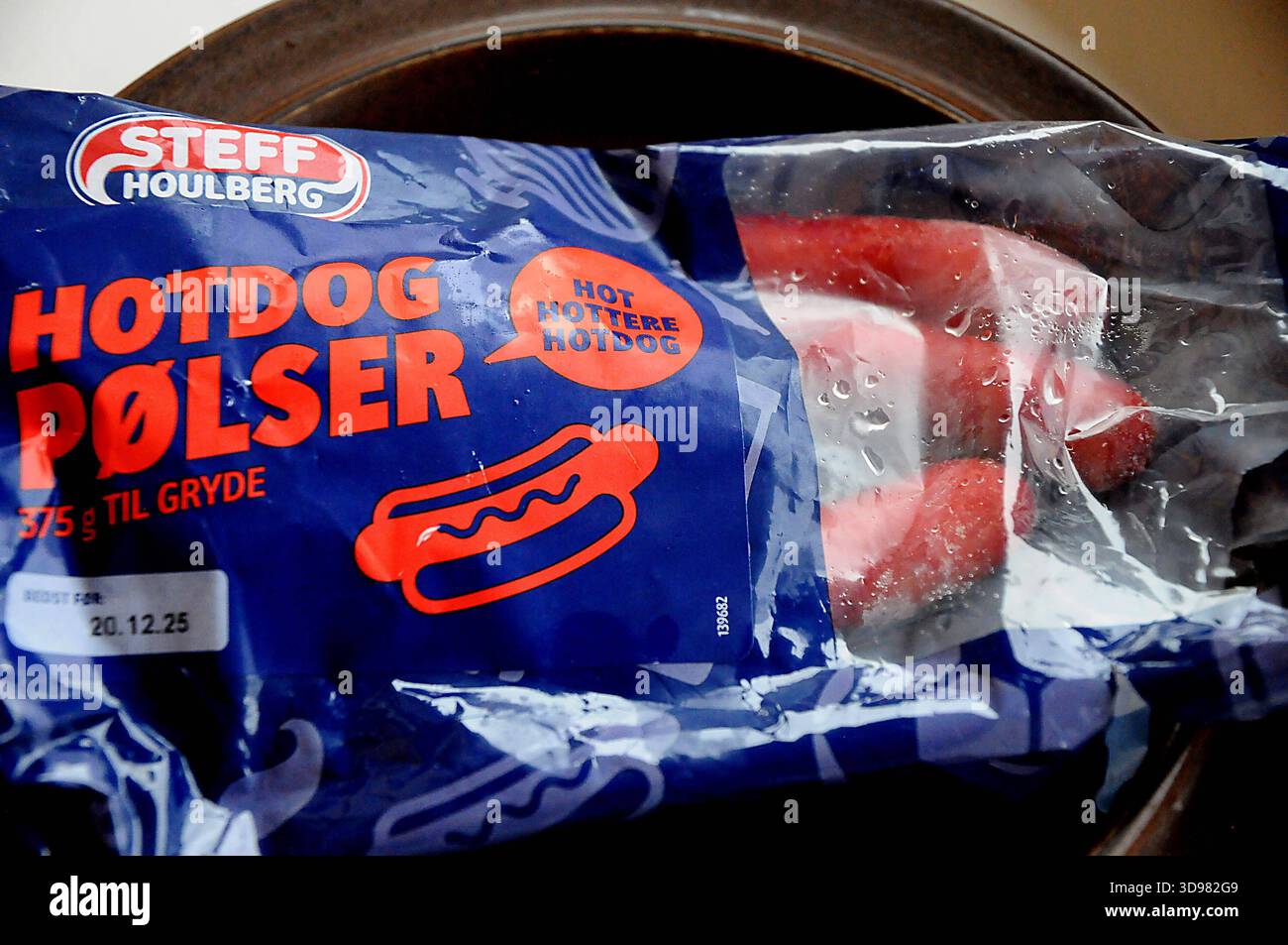 Copenhagen/Denmark/ 04 .december 2003/Steff houlberg hotdog sausages ...