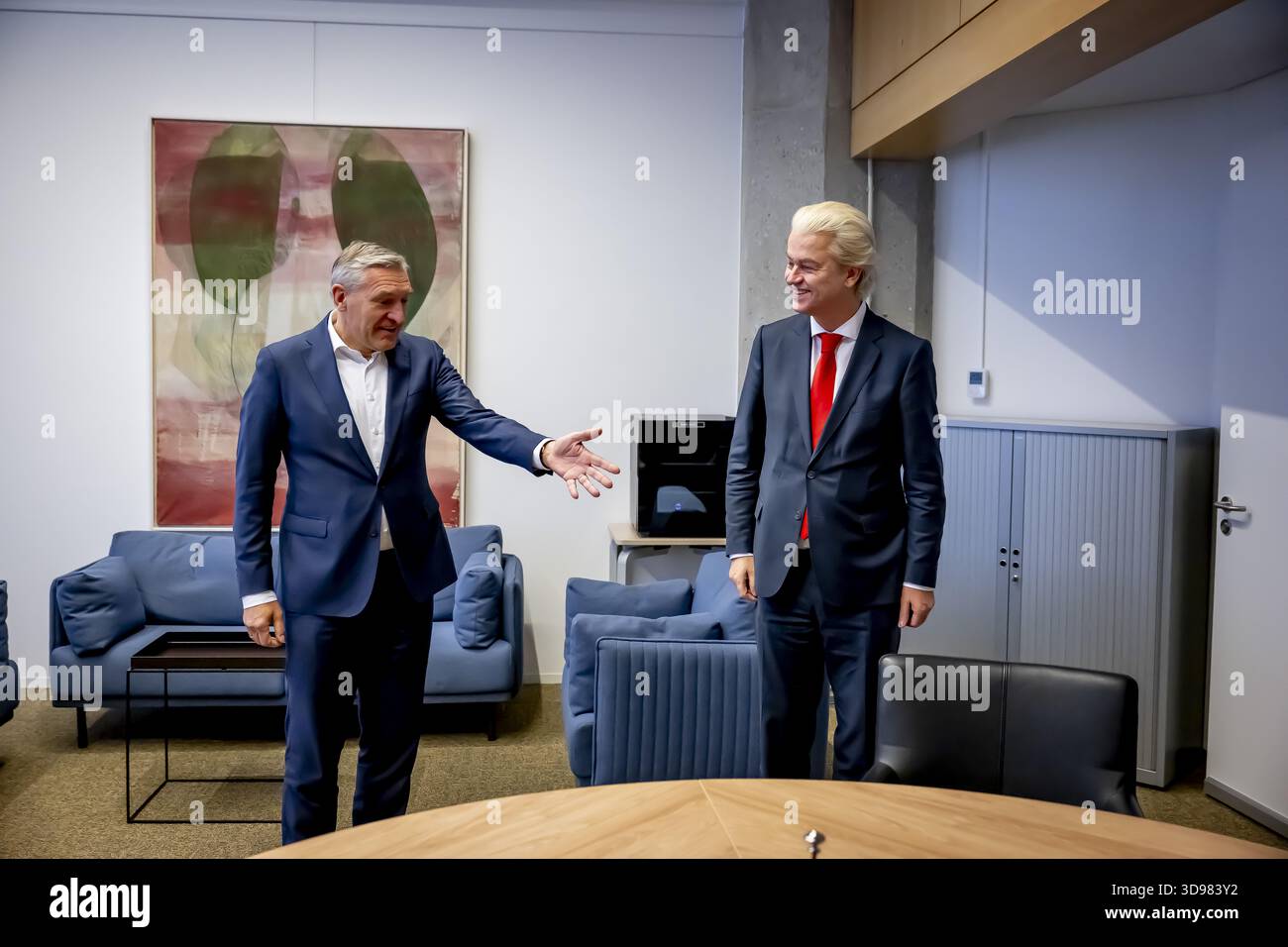 THE HAGUE - Informateur Sybrand Buma continues his talks with party ...