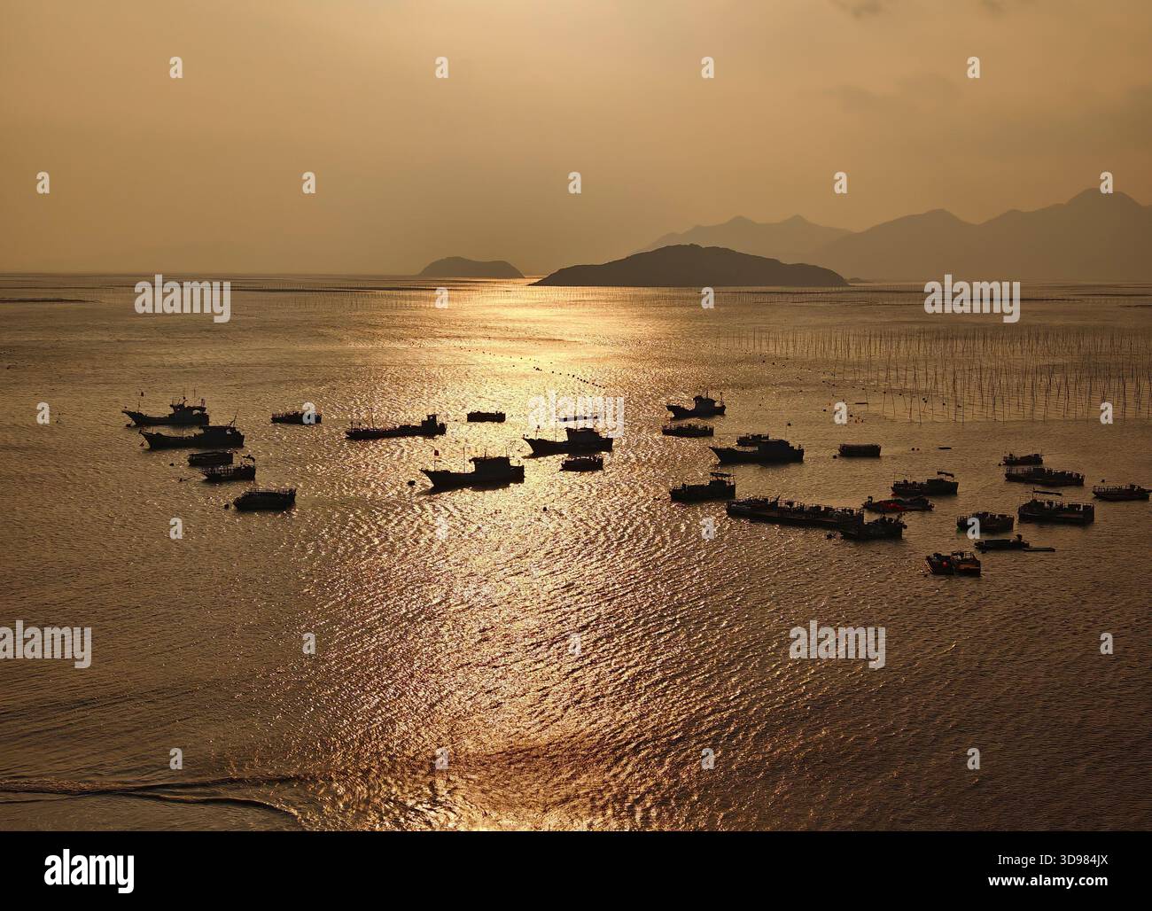 (251204) -- XIAPU, Dec. 4, 2025 (Xinhua) -- This photo shows a coastal ...