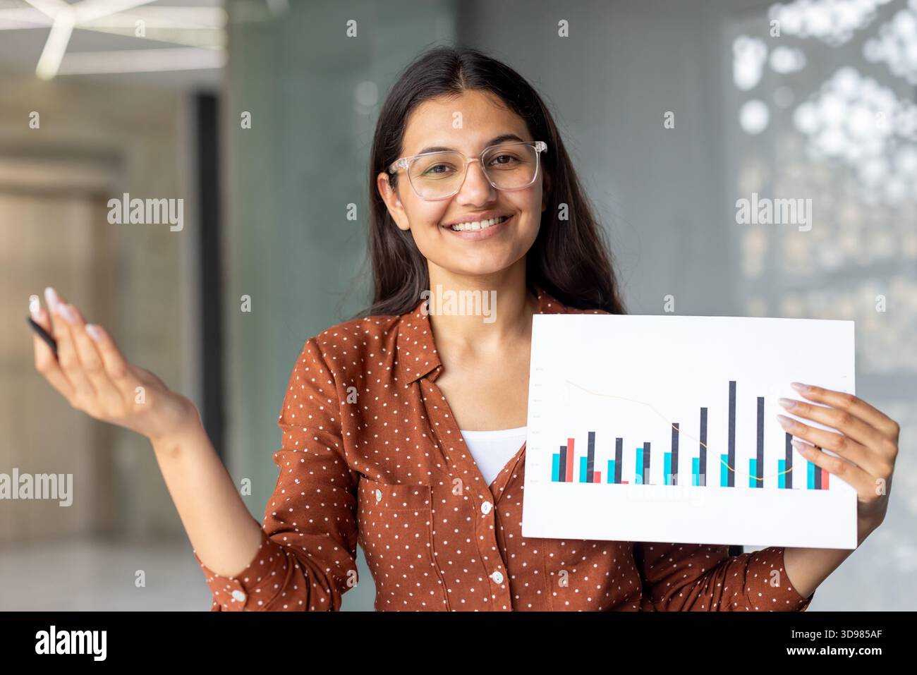 Visualizing bar chart showing hi-res stock photography and images - Alamy
