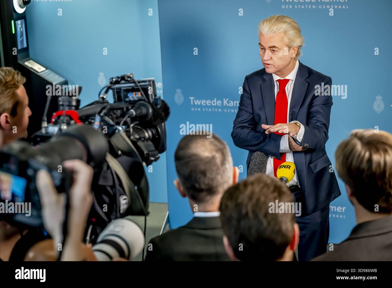 THE HAGUE - Informateur Sybrand Buma continues talks with party leaders ...