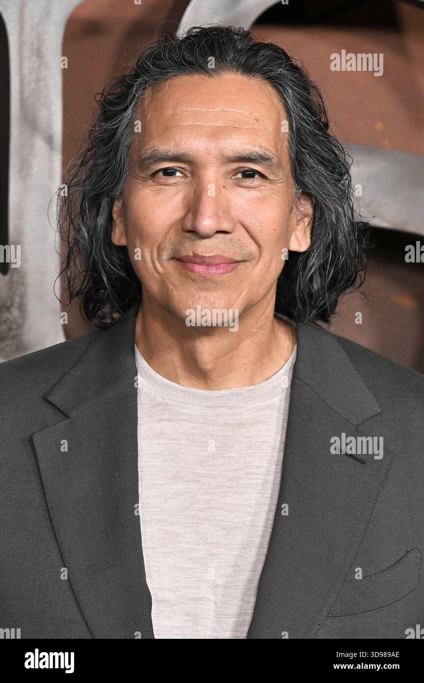 Michael Greyeyes bei der Premiere der Netflix-Serie 'The Abandons' im ...