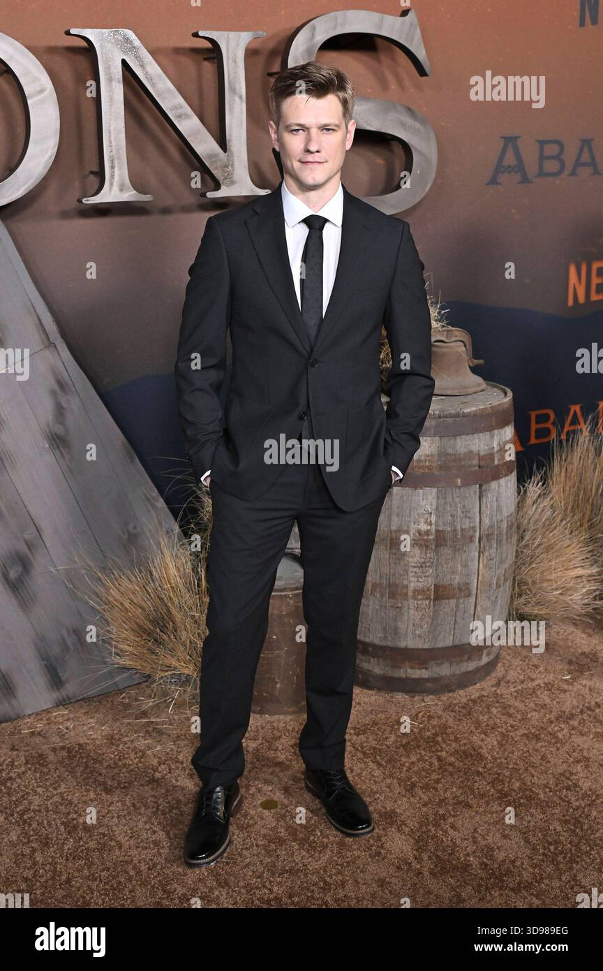 Lucas Till bei der Premiere der Netflix-Serie The Abandons im Netflix ...