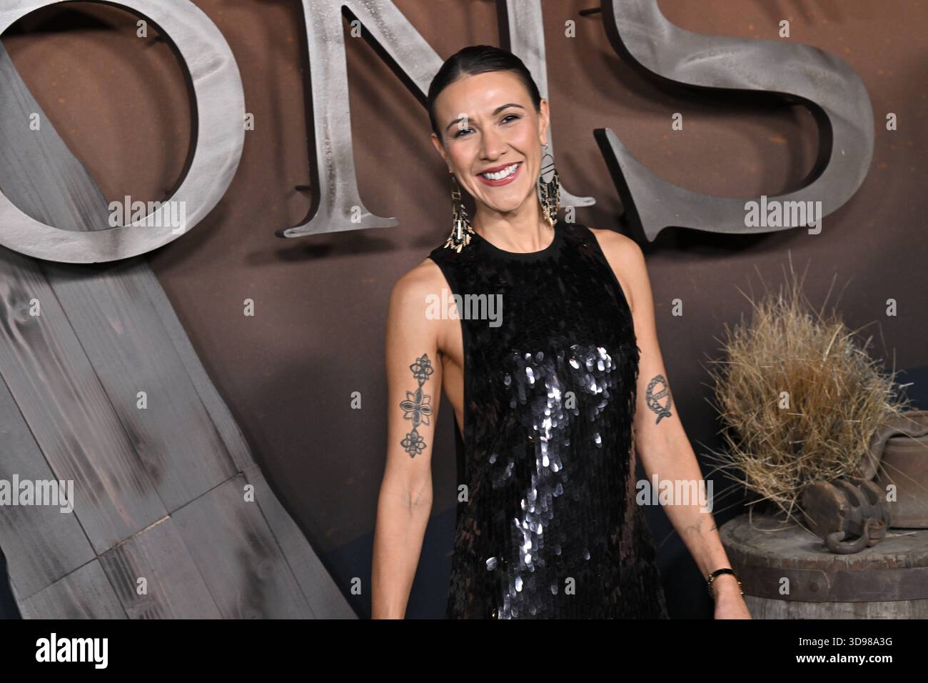 Elle-Maija Tailfeathers bei der Premiere der Netflix-Serie The Abandons im Netflix Tudum Theater ...