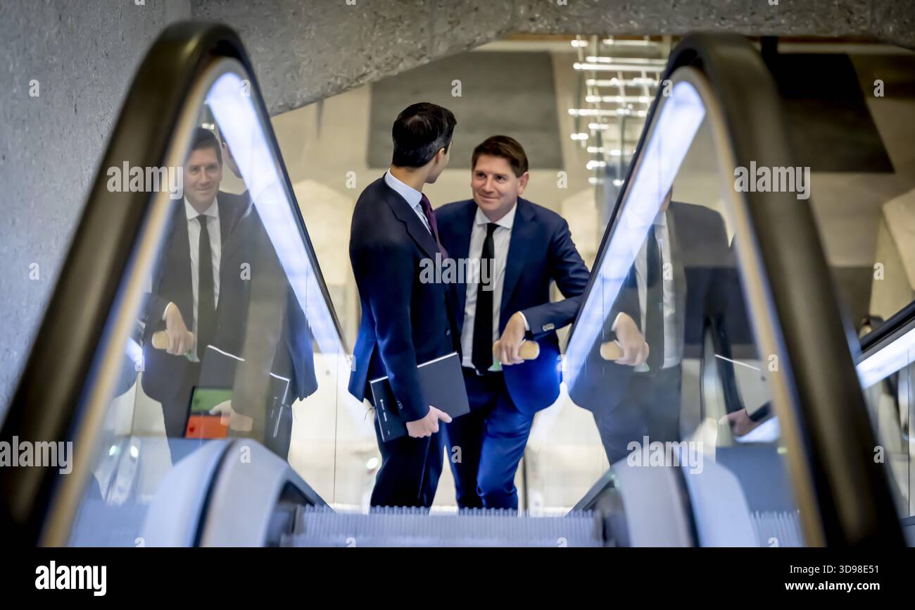 THE HAGUE - Informateur Sybrand Buma will continue his talks with party ...
